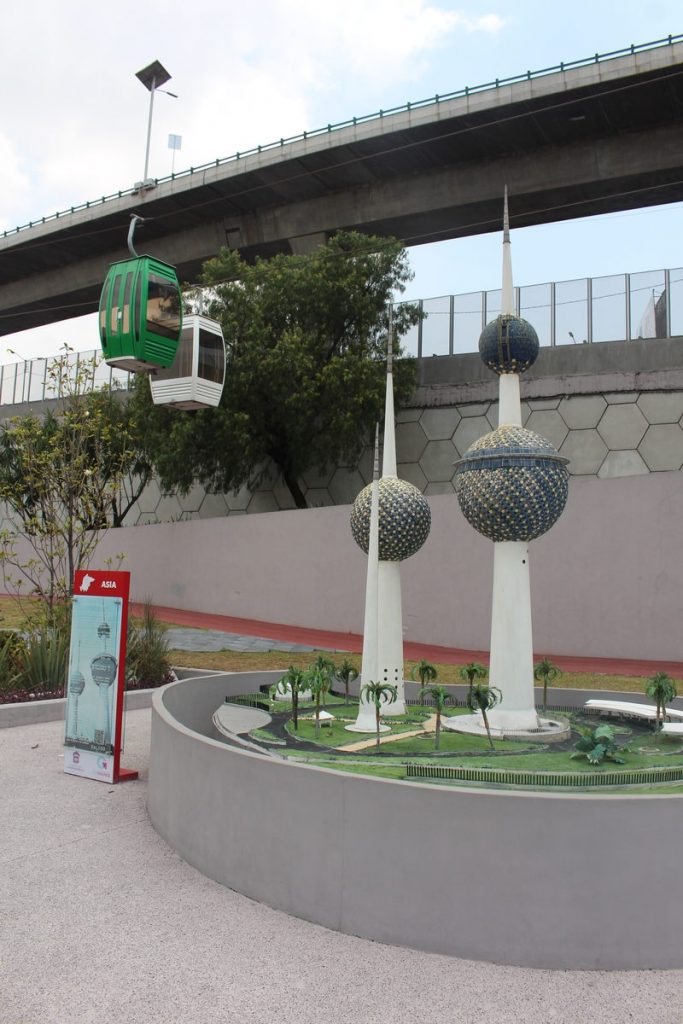 A solo unos kilómetros de la Ciudad de México, está Mini Mundos, un ...